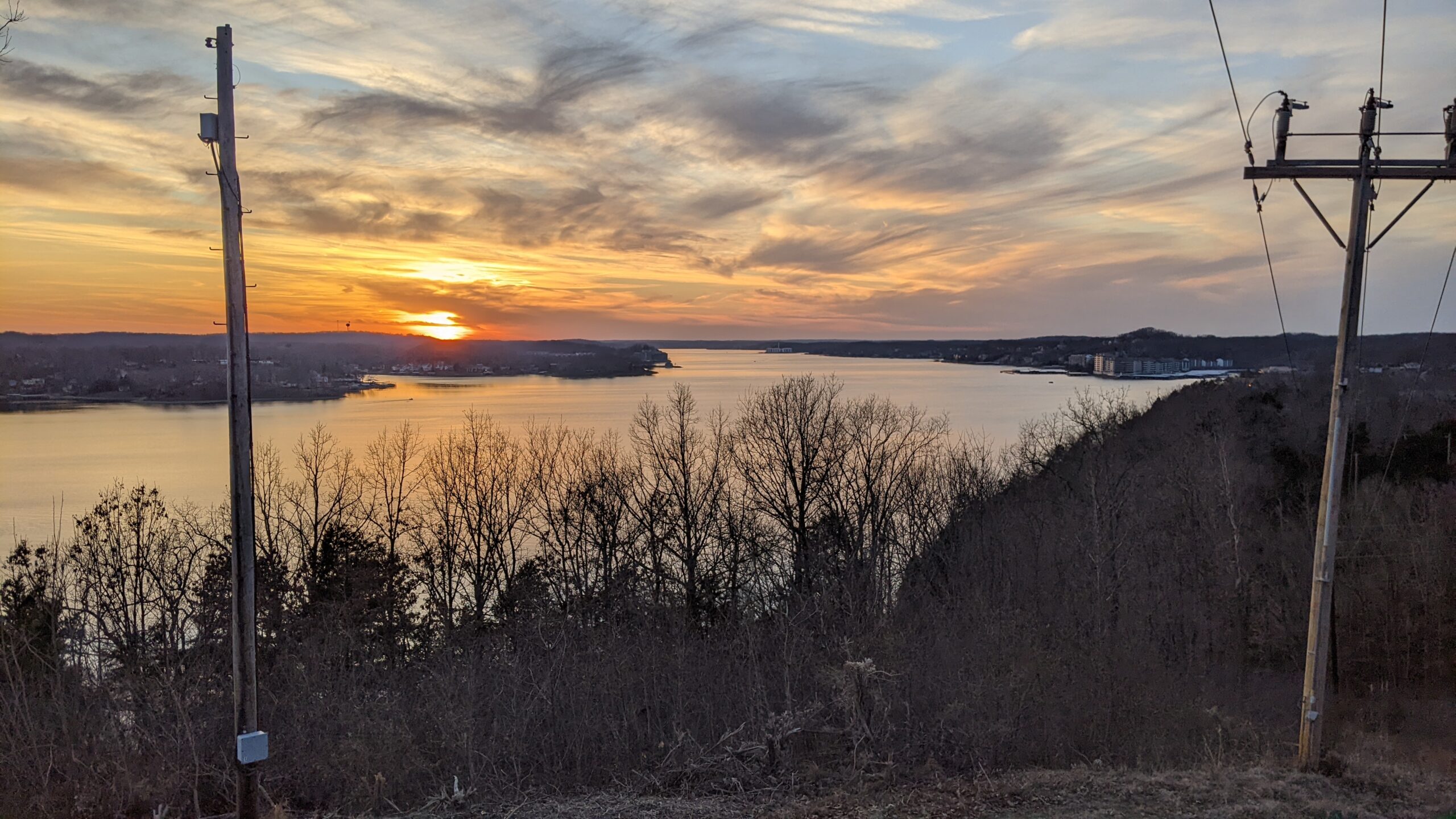 Scenic Overlook of Lake of the Ozarks & Bagnell Dam - Lake Of The Ozarks