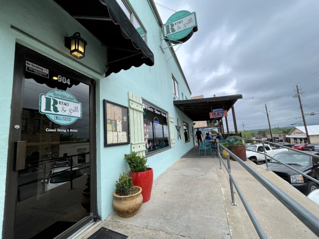 Rae's Rbar & Grill | Casago Things To Do