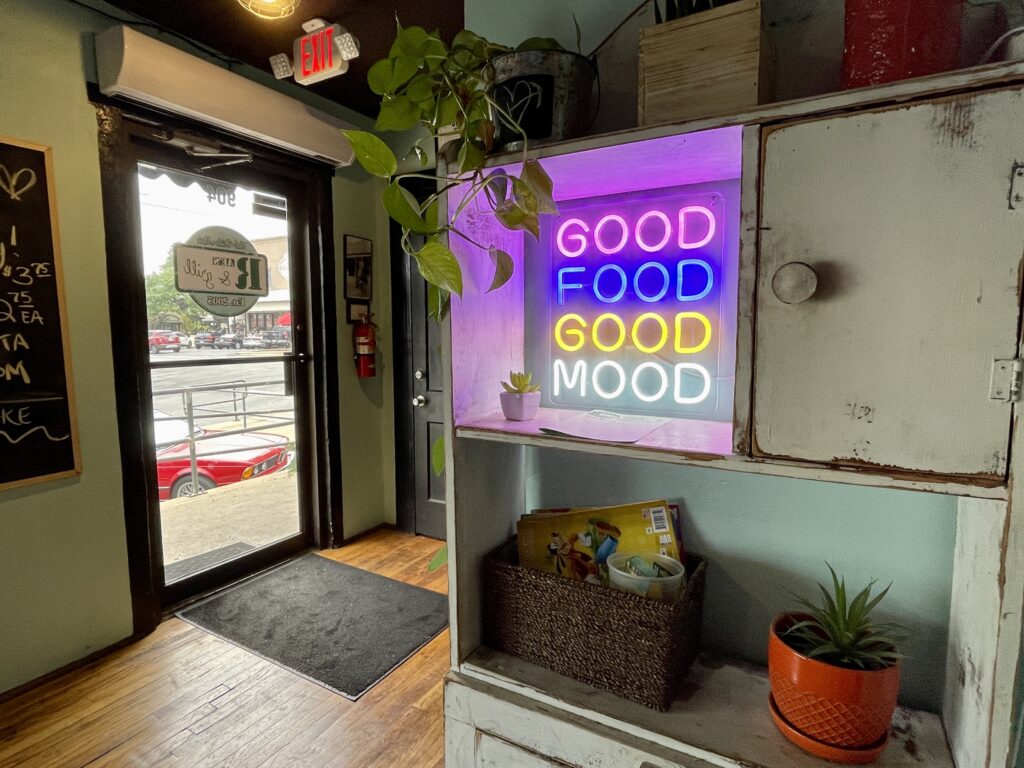 Rae's Rbar & Grill | Casago Things To Do