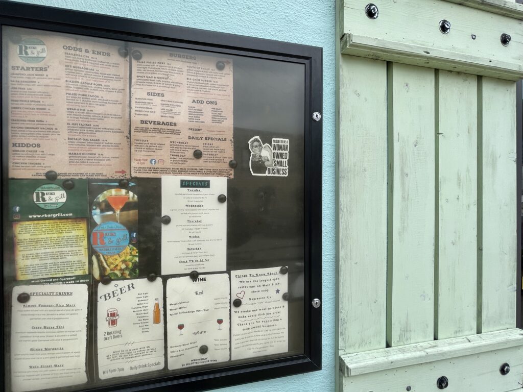 Rae's Rbar & Grill | Casago Things To Do