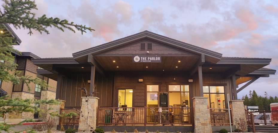 The Parlor at Mack's Inn - Yellowstone